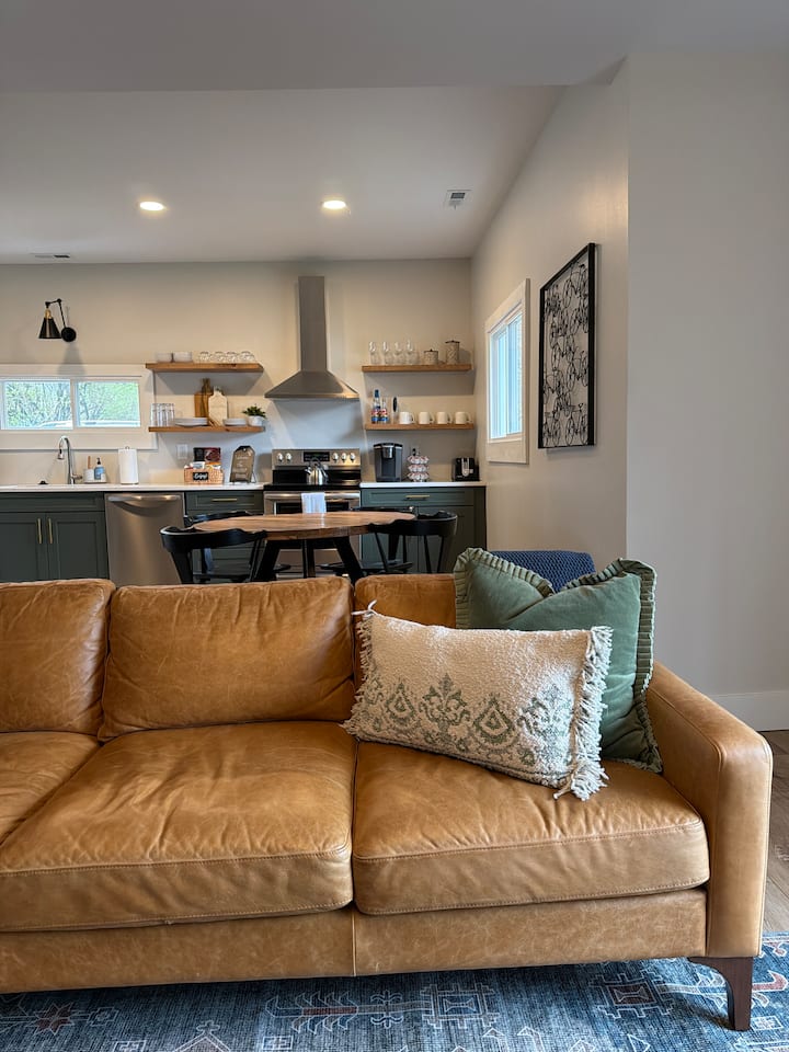 Hoosier House | Walk To Downtown | Newly Renovated - Bloomington, IN