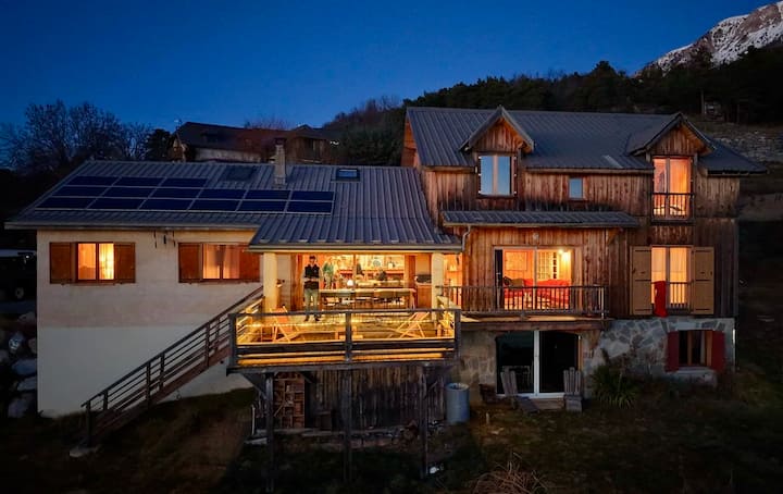 Le Chalet Dans Sa Totalité (Chalet Et Appartement) - Montclar