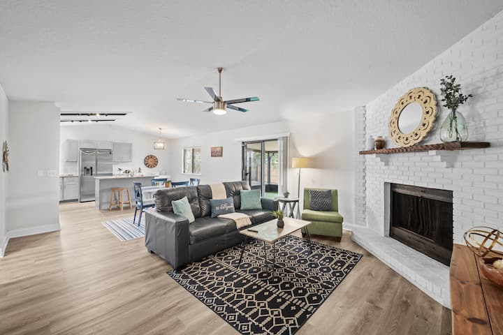 Sunny Jacksonville~screened Lanai~ Spacious Home - 잭슨빌