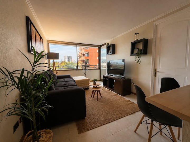 Dpto. Las Condes + Parking + Metro Esc. Militar - Las Condes