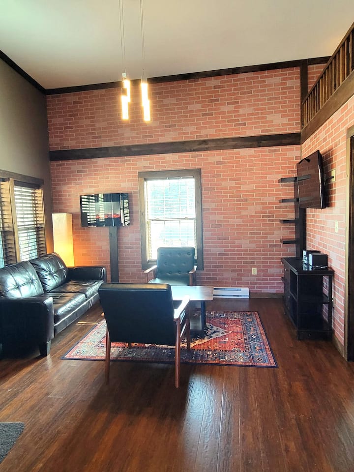 2-bedroom Apartment W/loft (D7), Walk To Main St. - Lake Placid, NY
