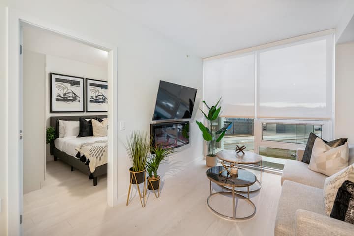 Luxurious 2beds Condo/ Airconditioning & Parking - Vancouver