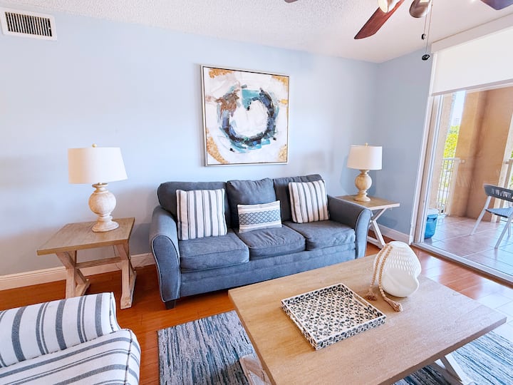 Farmhouse Style With Comforts. Free Parking/wifi - Aventura, FL