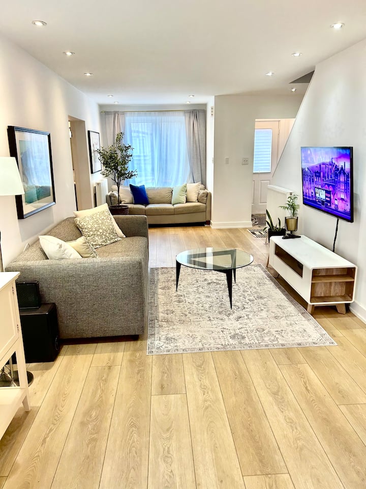 Zen East Leslieville 3 Bd Home - Toronto, ON