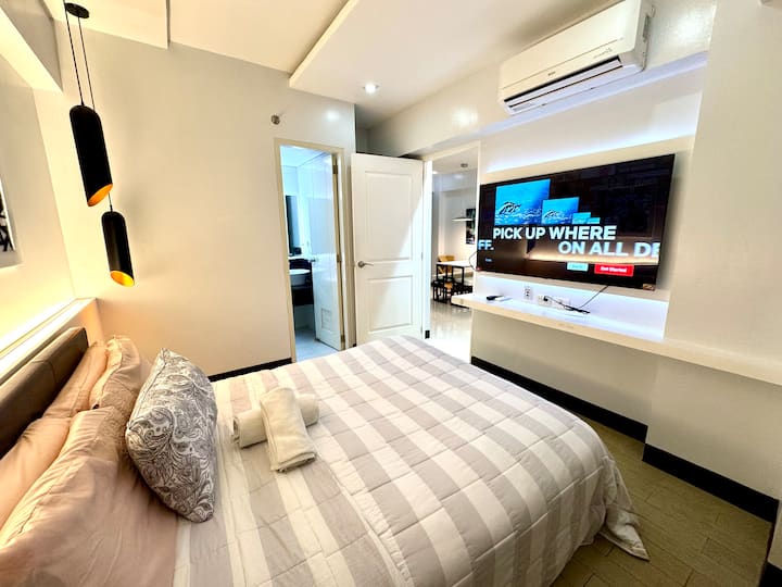 Cozy 1br Naia 1,2,3 Free Pool, Balcony & Wifi - Taguig