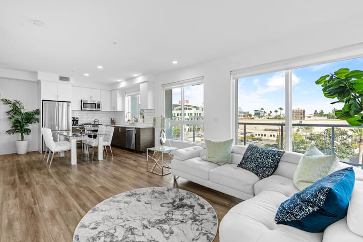 Hollywood Luxury 2 Bedroom Escape - South Gate, CA