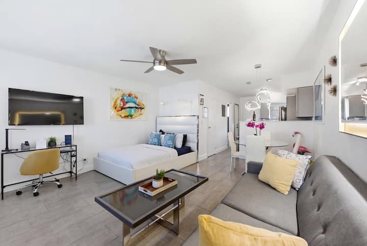 Bay Watch Studio (211) - Fort Lauderdale, FL