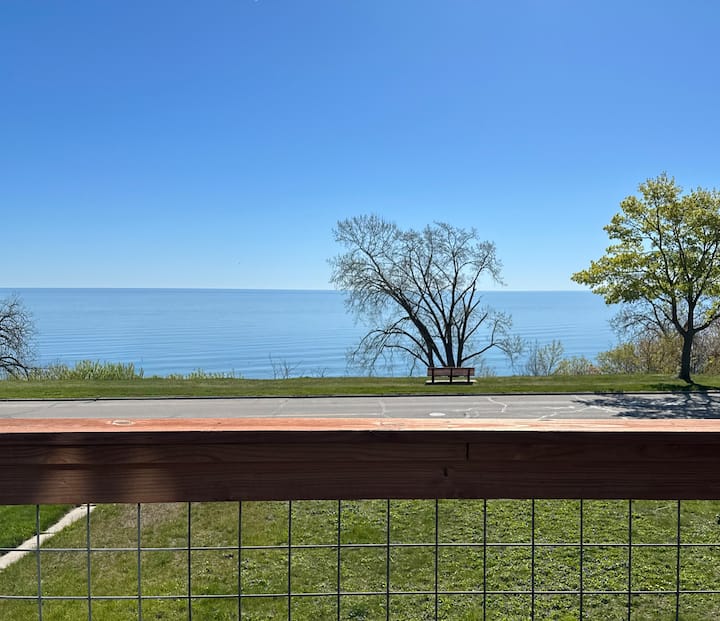Cozy Lakeview Retreat - Private Suite + Entrance - Sheboygan, WI
