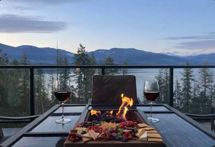 Cozy Shuswap Home With Hot Tub & Lake Views - Blind Bay