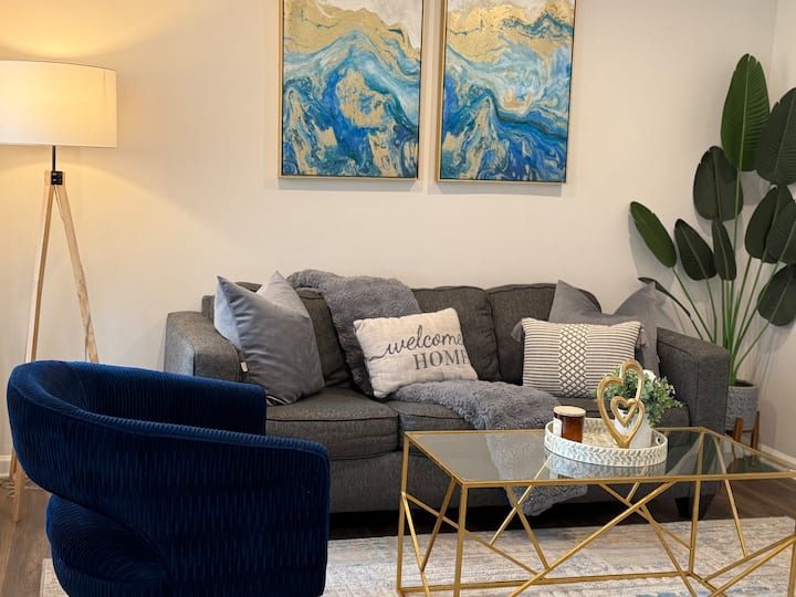 Beautiful Self Check-in Triplex Unit A - Stone Mountain