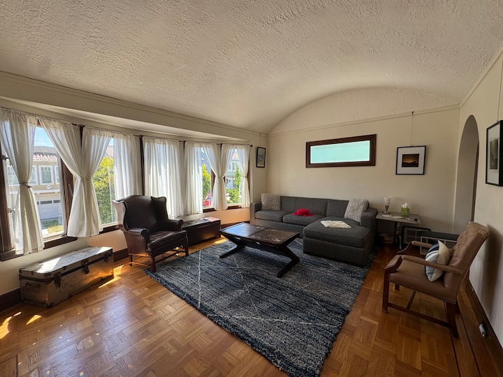 Charming 1920s Flat With Free Parking, No Chores - Daly City