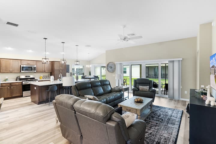 Designer Home Close To Brownwood Over 110 Pools! - Wildwood, FL