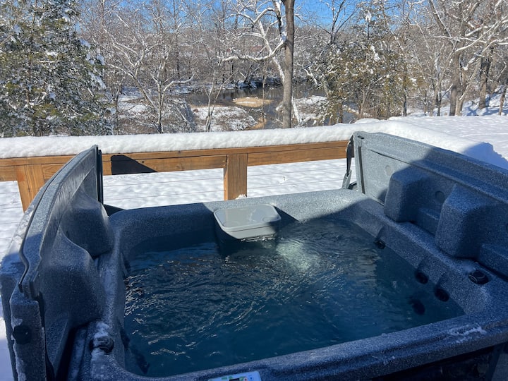 Cabin On The Waterfall - Dripping Springs, OK