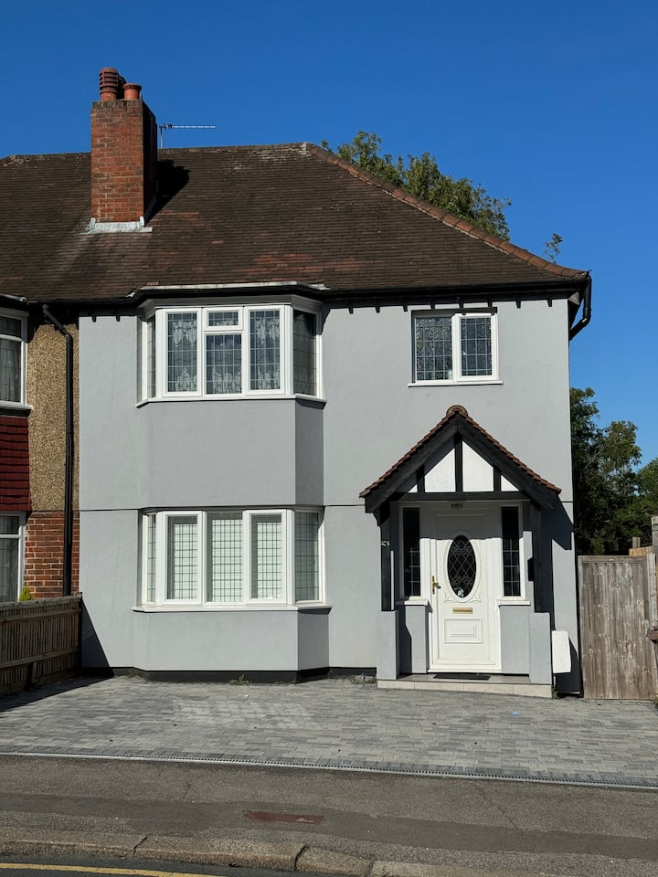 3-bed House In Cheam, London | Garden & Parking - Surbiton
