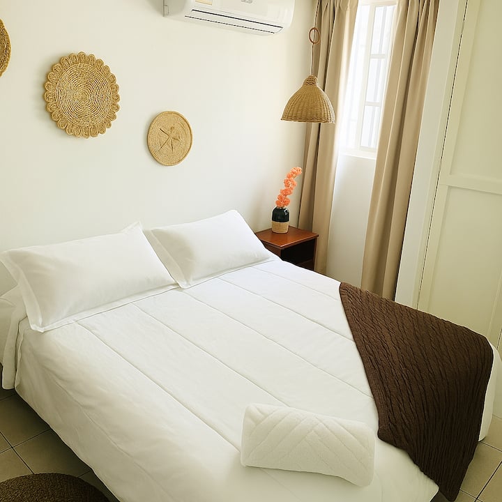 Room Facing Shopping Center - Barranquilla