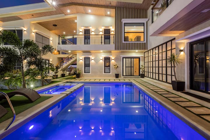 The Suite Life 2.0 W/ Heated Pool, Cinema & Court - Tagaytay