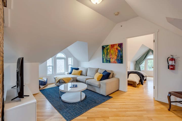 8 Min Stampede, Walk To Coffee & Shops Bridgeland - Calgary