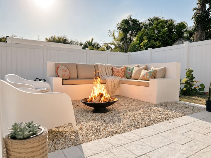Full Duplex-large Yard/walk To Ocean/kids Love Us - Cocoa Beach, FL