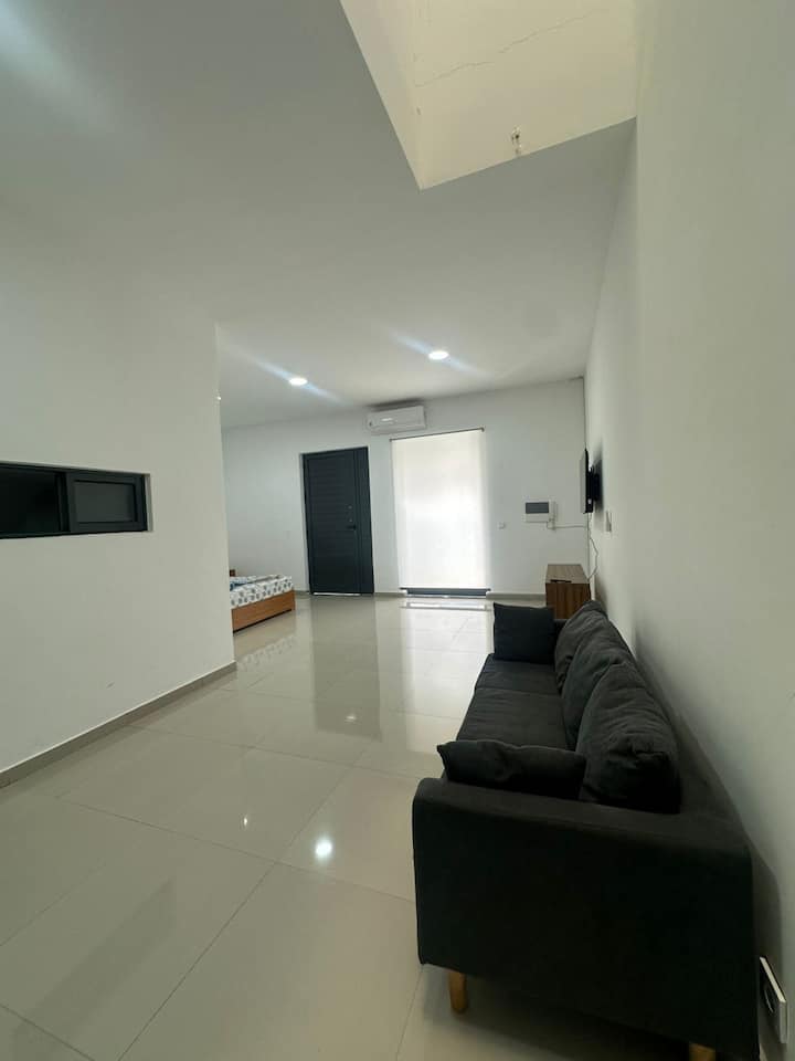 Stylish Ground-floor 2-bedroom Ap | Modern Comfort - Praia