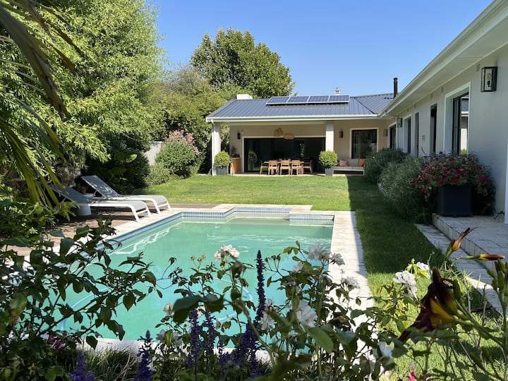 Spacious Villa For Family Getaways - Cape Town