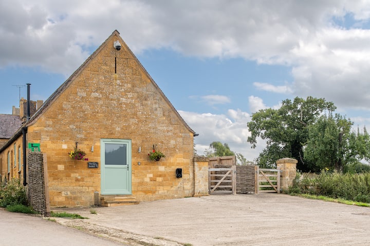 Spacious Organic Cotswold Farm Cottage - Cotswolds
