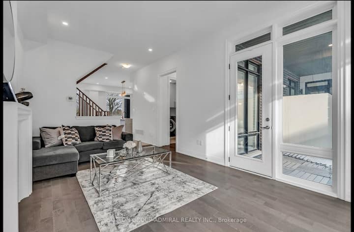 Entire Place In Richmond Hill Modern Luxury Home - Aurora