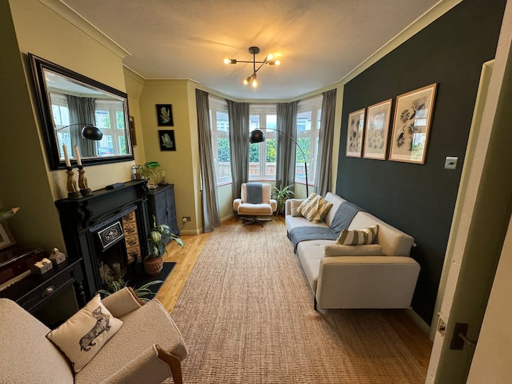 Stylish Surbiton Home With Landscaped Garden - Kingston upon Thames