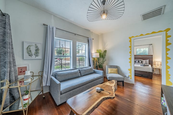 4 Min Walk To Bishop Arts | Fully Fenced Backyard - Highland Hills - Dallas
