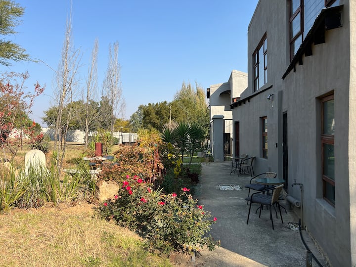 Guest Suite In Warmly Welcoming Home In Chartwell - Lanseria