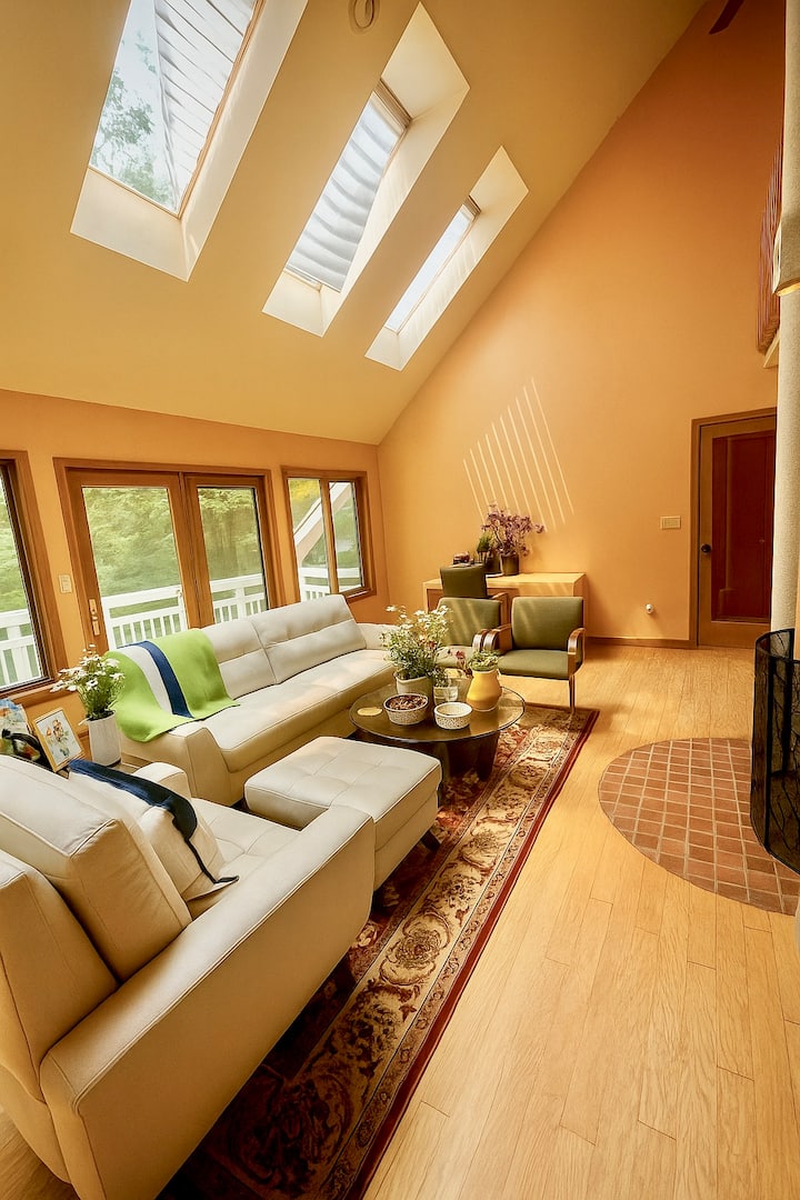 Tranquil/comtemporary/pool/privacy - Bristol, CT