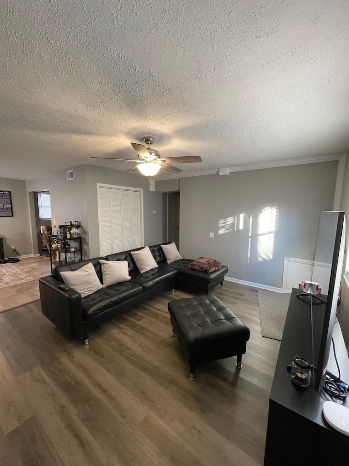 Entire 2 Bedroom Unit - Portsmouth, VA