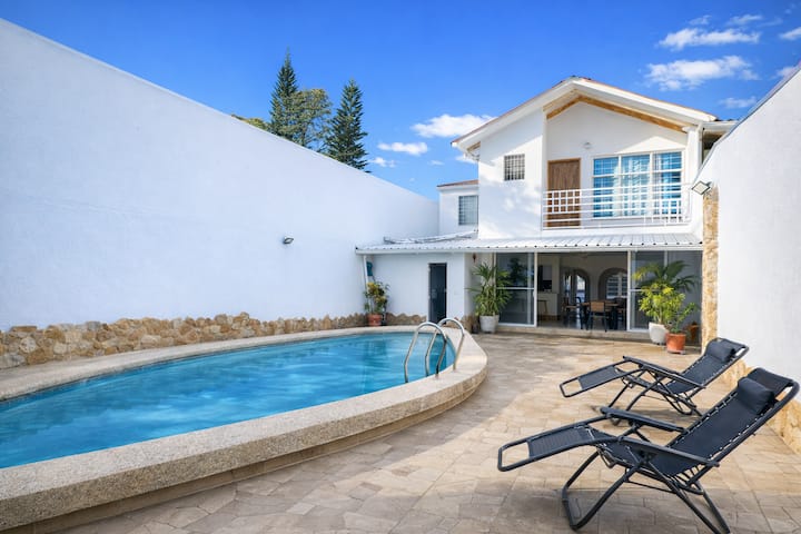 Casa Premium Con Piscina Privada, 8 - 10 Personas - Cali