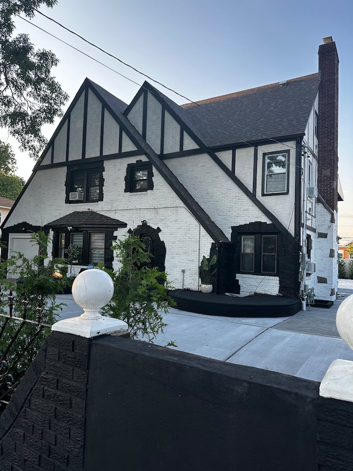 Amazing 5-star House With Lots Of Space/backyard - Garden City, NY