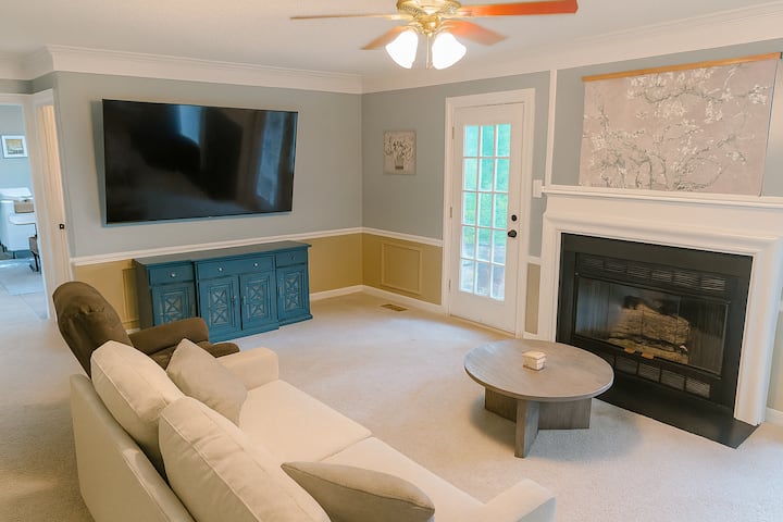 Treetop In Chapel Hill – Comfy Home & Scenic Views - Chapel Hill, NC