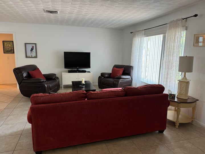 Paradise Home- Ideal Retreat, Near Venice Beach - Venice, FL