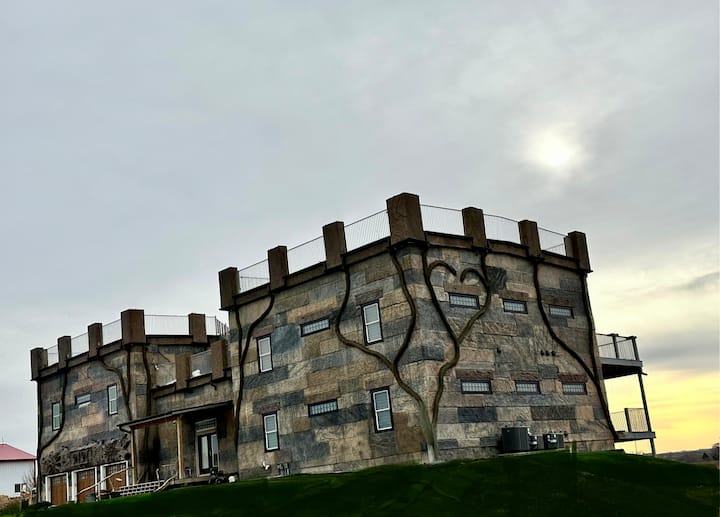 Diamond Monarx-a Castle Tribute To Jeni - Nebraska