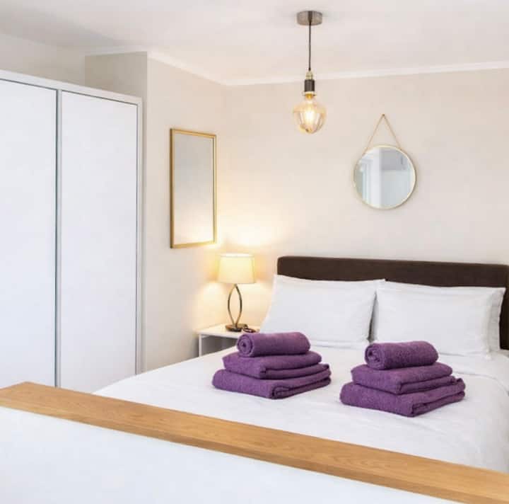 Walk Everywhere Central Exeter City Apt- Sleeps 2 - Exeter