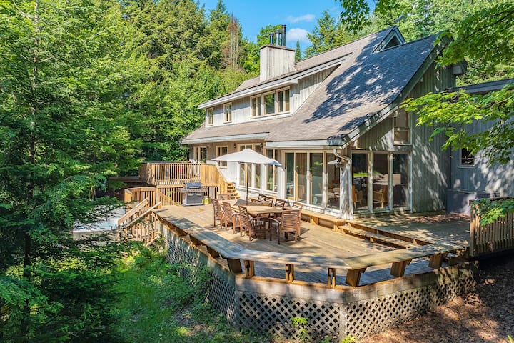 Spacious Lakefront With Hot Tub, Sauna, Jungle Gym - Huntsville