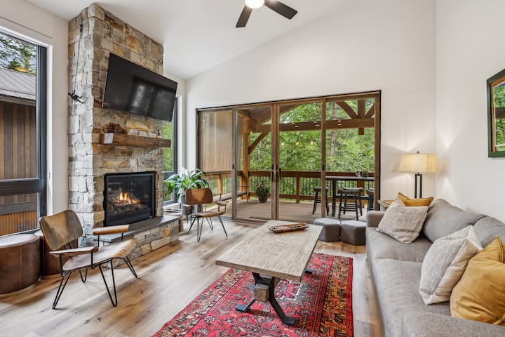 Luxury Cabin Hot Tub, Sauna, Cold Plunge, Creek - Columbia Falls, MT