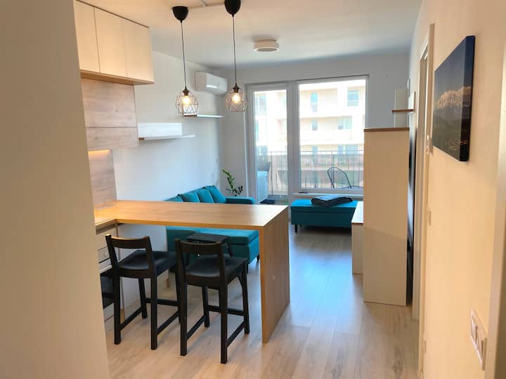 Designer Apt Near Old Town | Ac | Parking | Loggia - Kösice