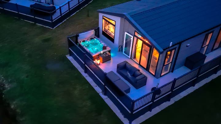 Hot Tub Breaks - Horncastle