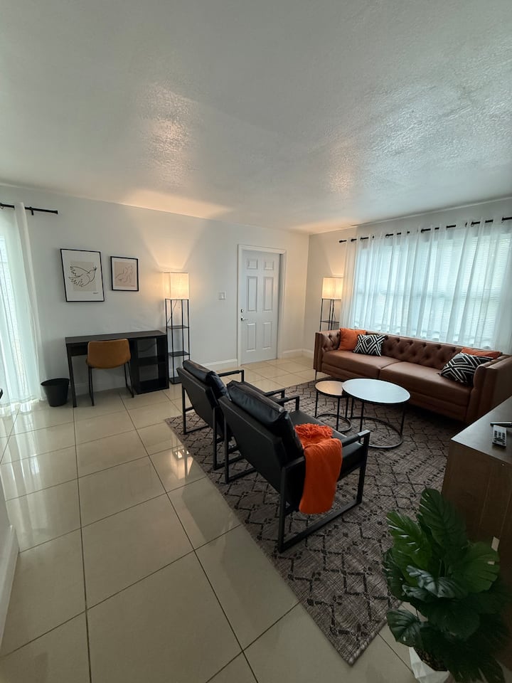Downtown Retreat - Fort Myers, FL