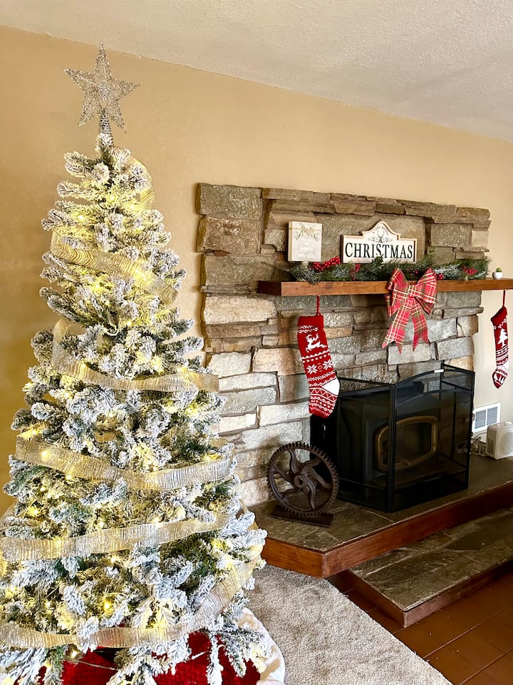 Klamath Lake View 3bd/2ba/ Jacuzzi Tub / Nice Area - Klamath Falls, OR