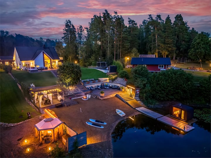 Lyxig Villa Med Extra Allt! Egen Brygga & Hot Tub - Sweden