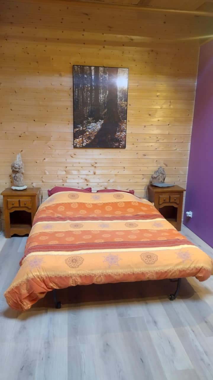 Chambre Prune, 1 Lit Double. - Hauteville-Lompnes