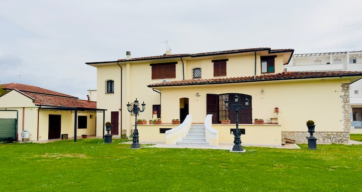 Appartamento In Villa A Marina - Marina di Massa