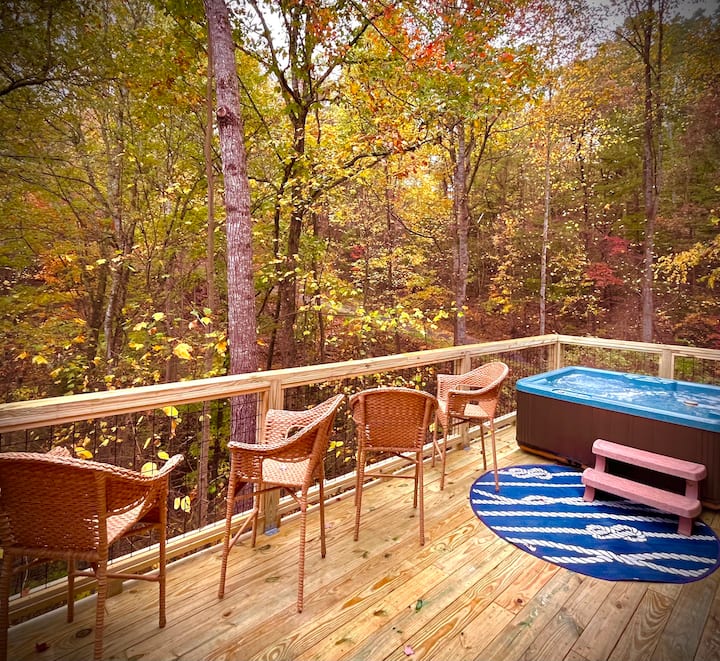 Honeymooners! / Getaway / Privacy / Location! - Gatlinburg, TN
