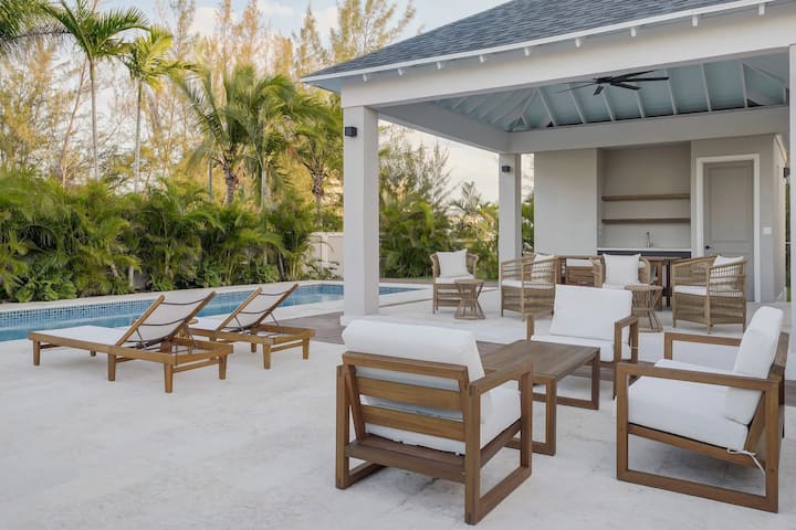 Cozy 1br Condo, 5-min Walk To Cable Beach! - Nassau