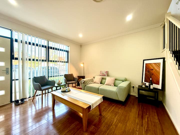 2br Townhouse | Train+light Rail | Parking+wi-fi - Sydney