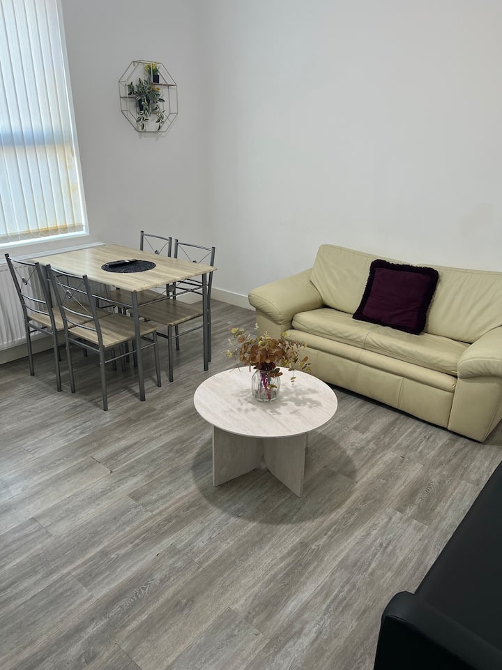 Contemporary & Stylish House |Free Parking & Wifi - Leeds